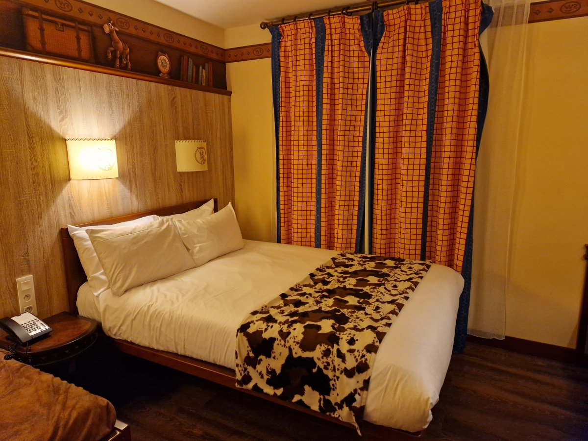 Disney Hotel Cheyenne: The Best Place to Stay at Disneyland Paris?